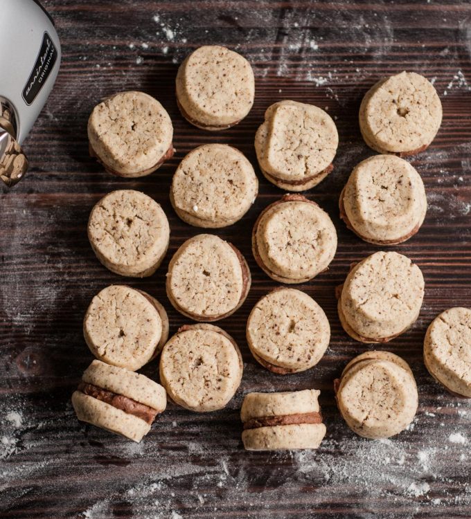 Cookies with mocha filling - Ankarsrum UK