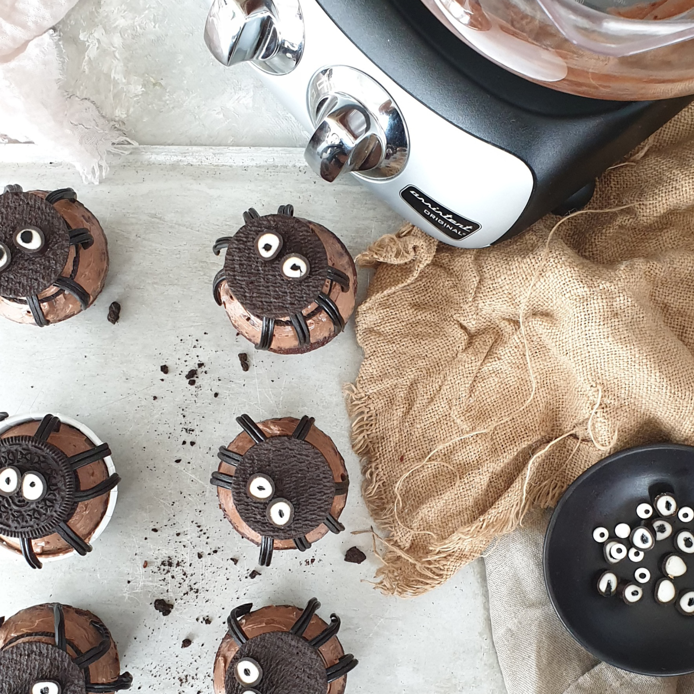 Spider cup cakes - Ankarsrum UK