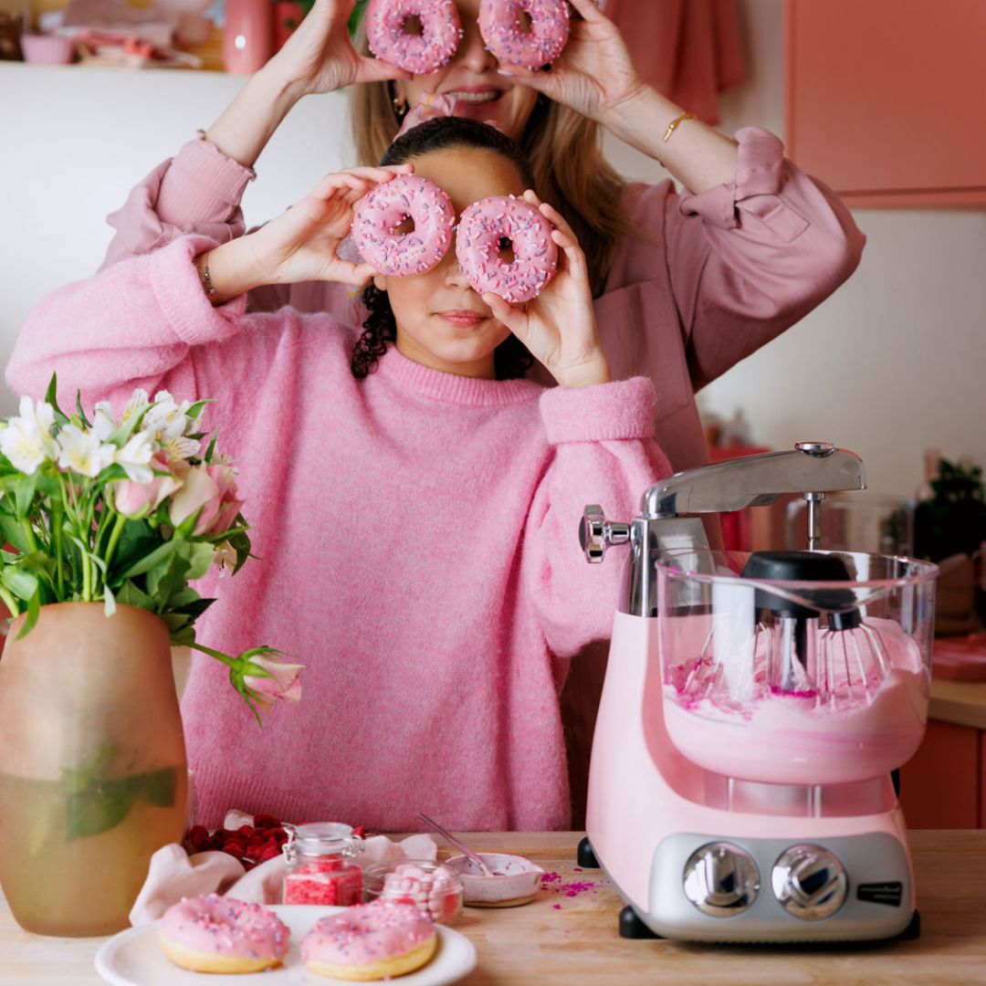 A dreamy pink stand mixer from Ankarsrum - Cloudy Pink