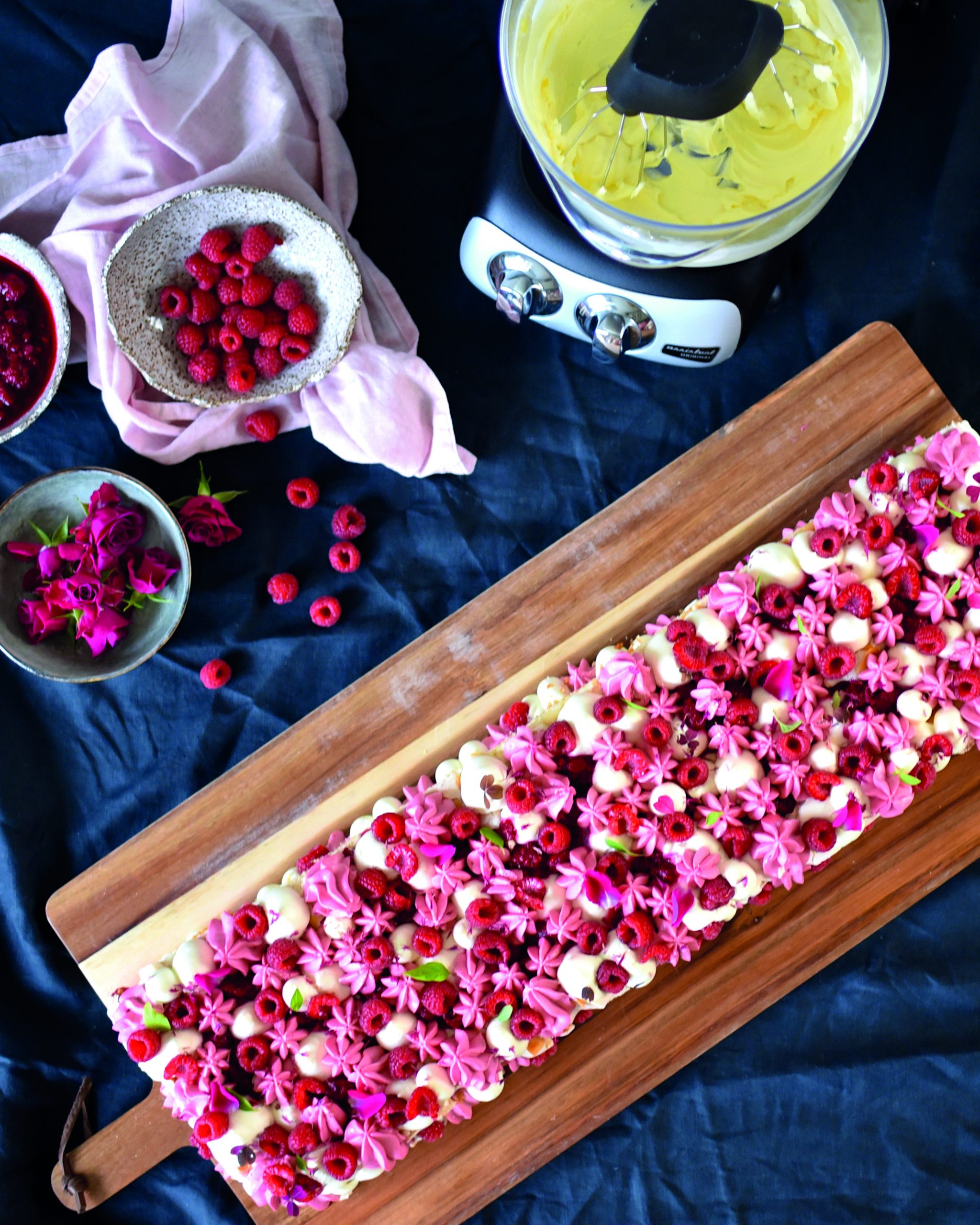 Pinocchio cake with whipped raspberry panna cotta - Ankarsrum Global